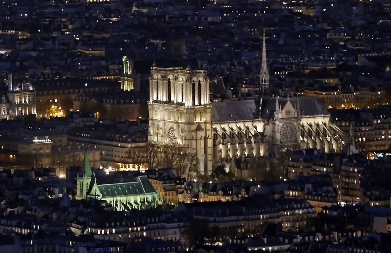 Porrá égett, de év végén újranyithat a párizsi Notre-Dame | Dívány